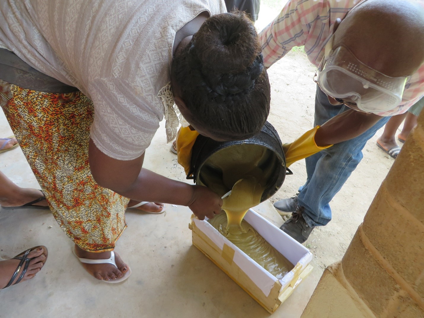 Making soap with ashes - Freshwater Reporter